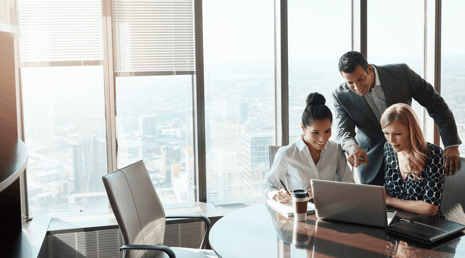 Back Office vs. Front Office งานไหนที่ใช่ - JobCute | เว็บไซต์หางาน ...